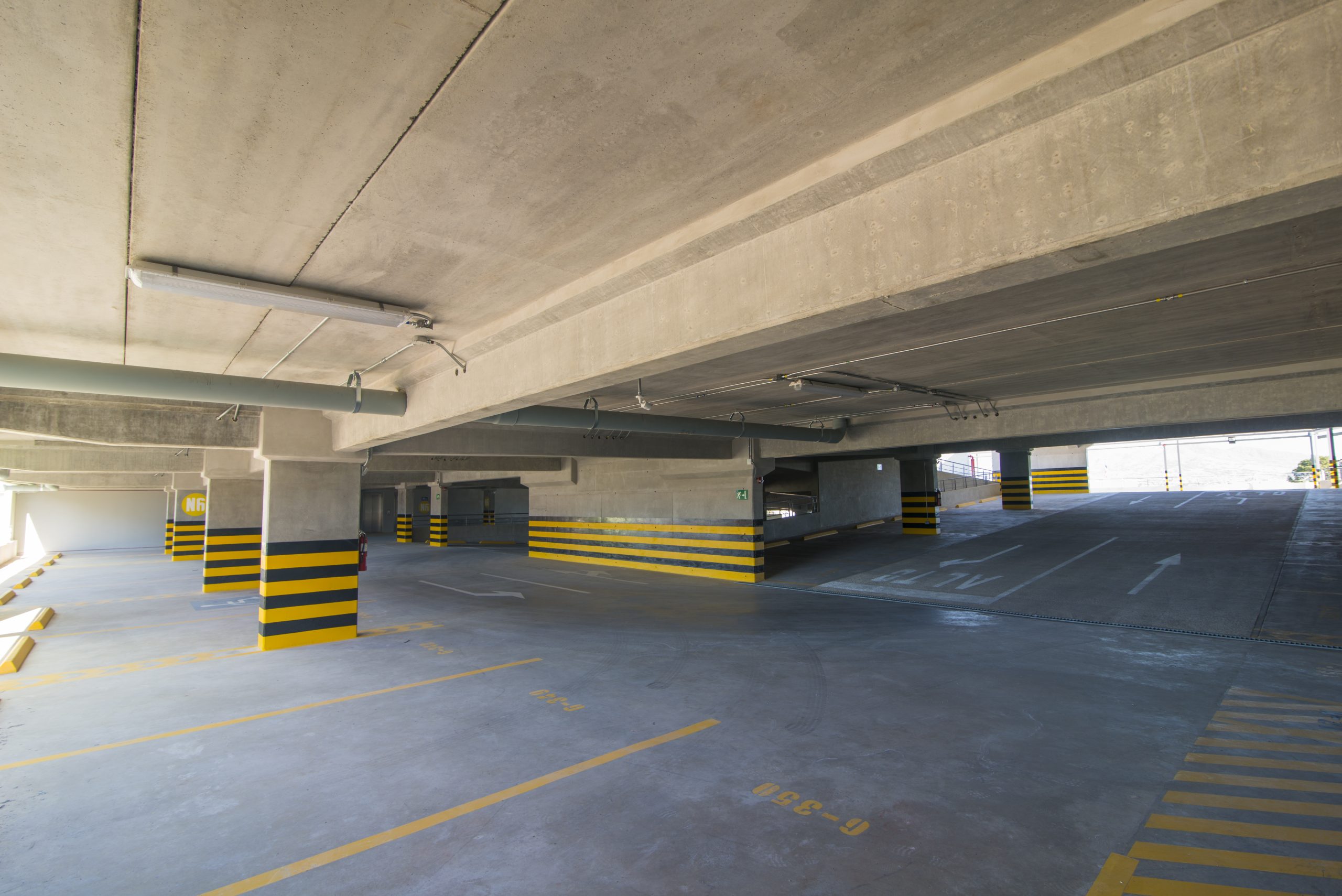 Parqueo Torre del Este - ACOBO