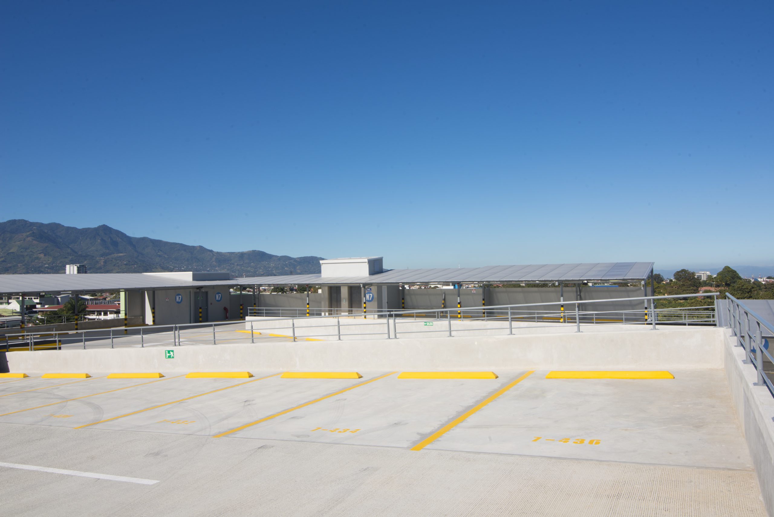 Parqueo Torre del Este - ACOBO