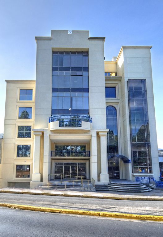 Edificio y estacionamiento Torre Zeta - ACOBO